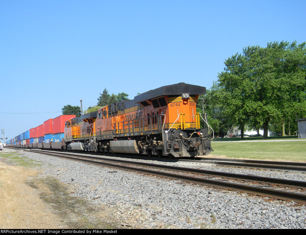 BNSF 6744